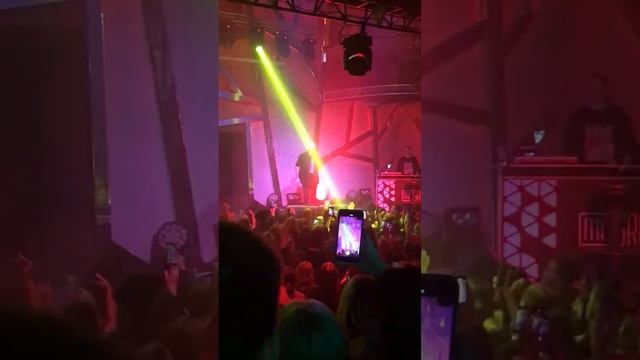 Pyrokinesis поёт чёрное солнышко вместе с залом в Кирове #shorts #pyrokinesis #kirov #live