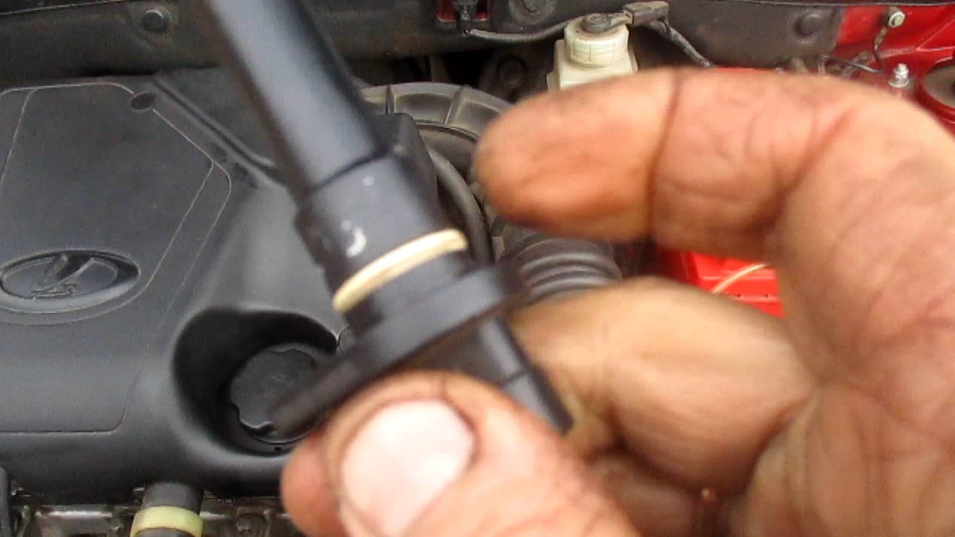 Чудит спидометр на Калине. Меняйте датчик скорости.