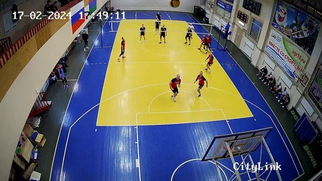 Момент, когда во время трансляции мяч повредил видеокамеру, волейбол