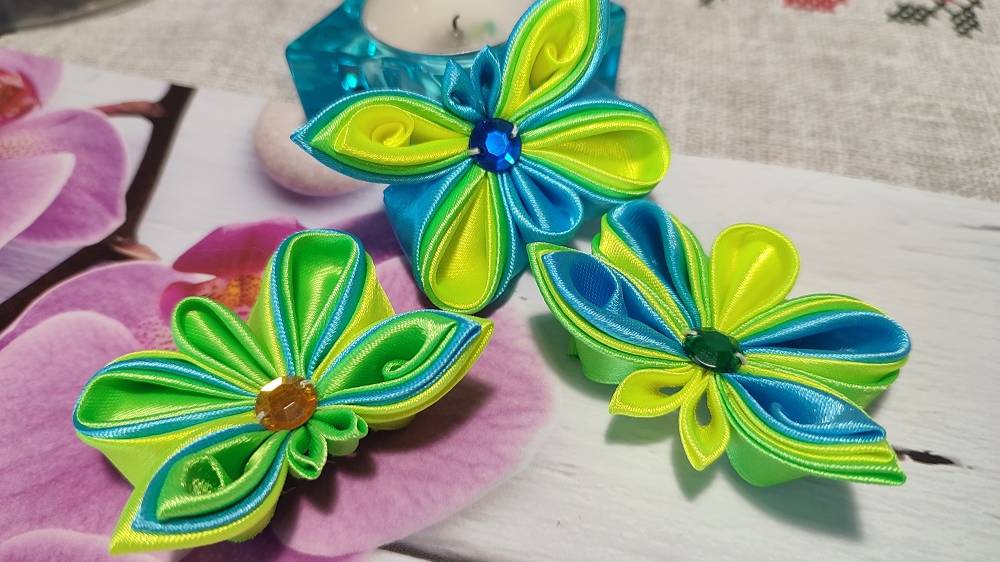 Бабочка в технике канзаши для ленты в косу. Лепесток с завитком. МК, мастер-класс, DIY