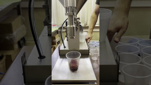 Дозирование куриного паштета без включений на шнековом дозаторе от ООО Промбиофит