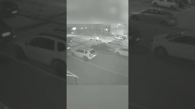 Жители микрорайона в Саратове жалуются на автомобильного вандала