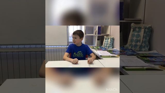 Ученик программы ALOHA Kids считает на пальцах примеры с двузначными числами за секунды