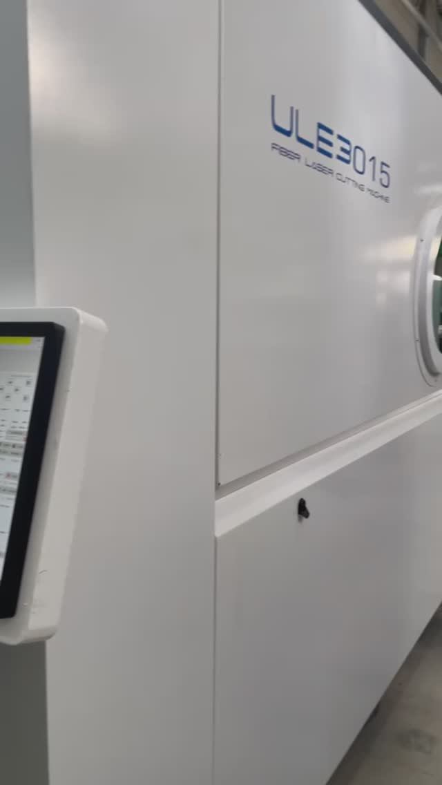 Станок лазерной резки ADH ULE с защитной кабиной и сменными столами в Подмосковье