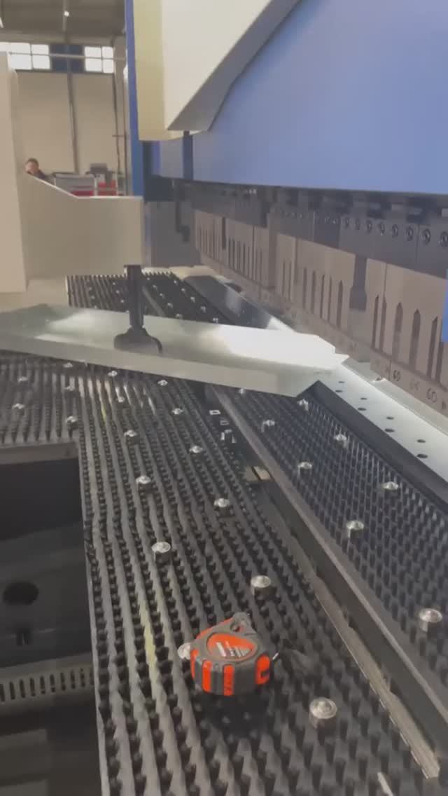 Панелегиб ADH PB2500P в работе. Процесс гибки. Подмосковье