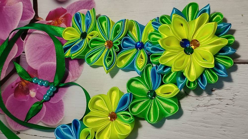 Лента в косу с бабочками и цветами. Сборка. Цветы из лент. Канзаши мк.