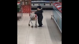 Russia My grandson Daniel  Мамин помощник В 2 года за продуктами