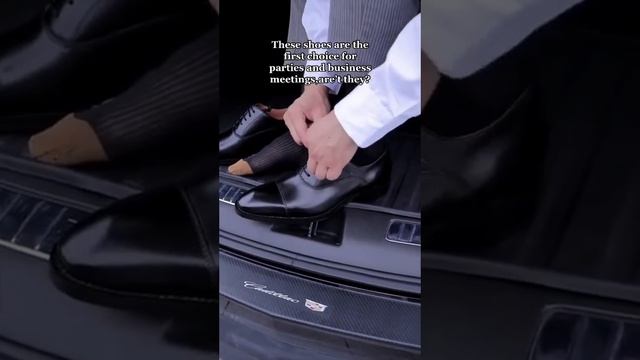 Разнообразные мужские туфли