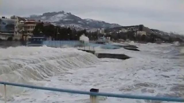 шторм в алуште 2