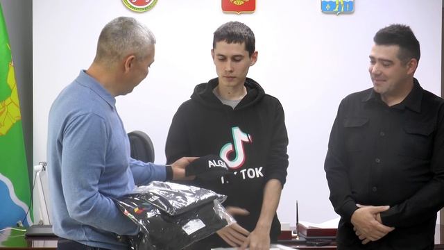 Район башлыгы МХОдән кайткан Алмаз Минһаҗев белән очрашты.