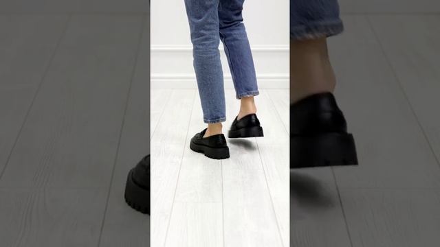 Черные лоферы с пряжкой из цепи из кожи на подкладке из натуральной кожи JE112-011