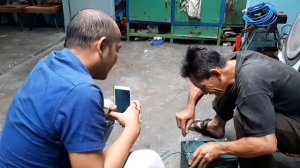 Bongkar aki mobil