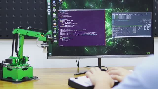 Обзор набора «Четырехосевой робот»