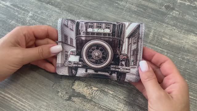 Обзор на обложку на паспорт с изображением ретро авто Eshemoda из натуральной кожи