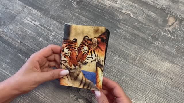 Обзор на обложку на паспорт Eshemoda тигры из натуральной кожи