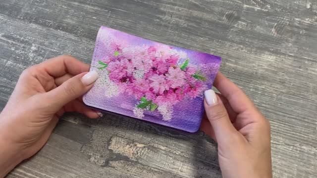 Обзор на обложку на паспорт с изображением сиреневого букета Eshemoda из натуральной кожи