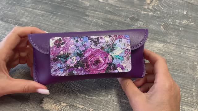 Обзор на футляр для очков с изображением лилового букета Eshemoda