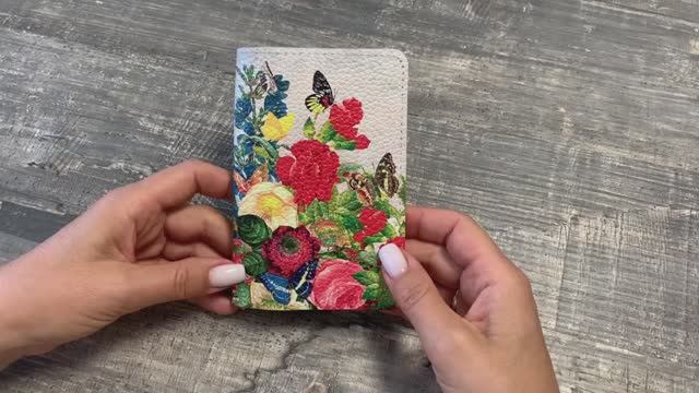 Яркие красные цветы с бабочками на кожаной обложке на паспорт. Ручная работа, Eshemoda