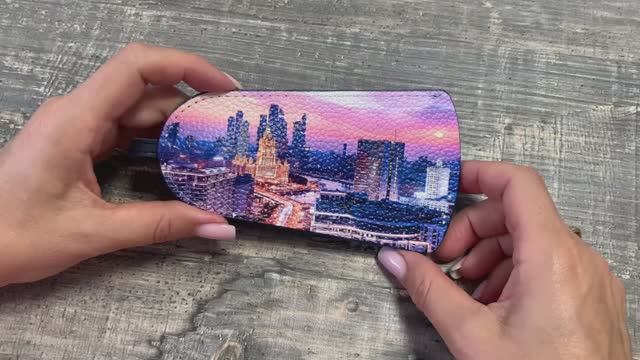 Обзор на ключницу из натуральной кожи с изображением Москва-Сити Eshemoda