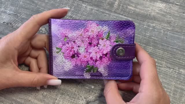 Обзор на портмоне из натуральной кожи с изображением фиолетового букета Eshemoda