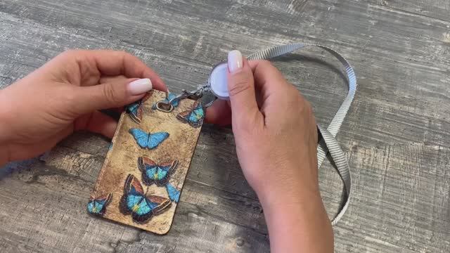 Обзор на чехол для бейджа, магнитной карты, пропуска, с изображением голубых бабочек Eshemoda