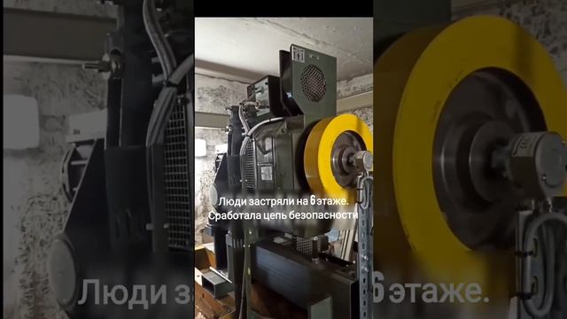 Крыса хвостиком махнула,   Лифт затрясся и сломался.  Что ж, придётся подниматься  на 17 этаж