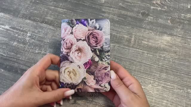 Обзор на обложку на паспорт с изображением пастельного букета Eshemoda из натуральной кожи