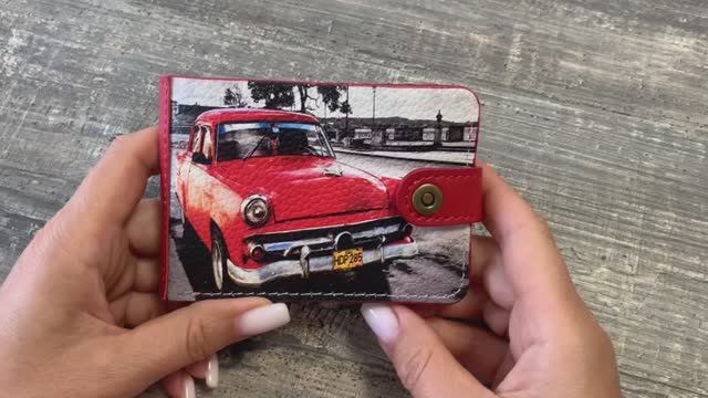 Обзор на портмоне из натуральной кожи с изображением красного ретро автомобиля Eshemoda