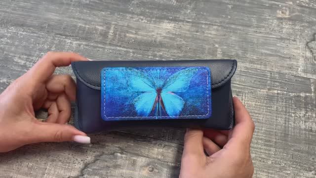 Обзор на футляр для очков с изображением синей бабочки Eshemoda