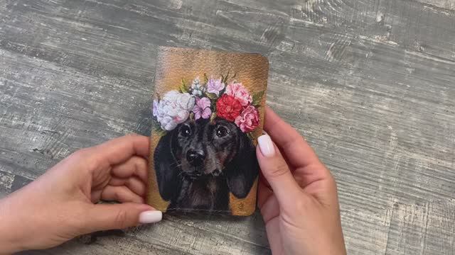 Обзор на обложку на паспорт Такса в венке Eshemoda из натуральной кожи