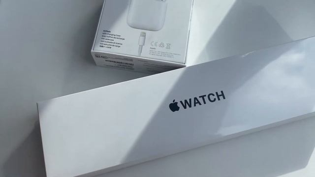 21. техника - часы, наушники "Apple"