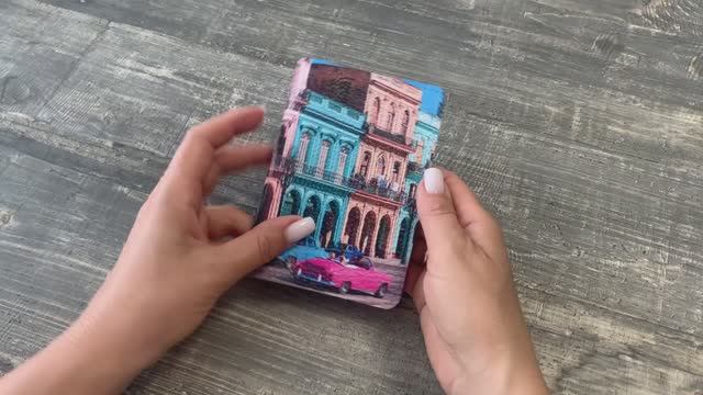 Обзор на обложку на паспорт Eshemoda Улица Кубы из натуральной кожи