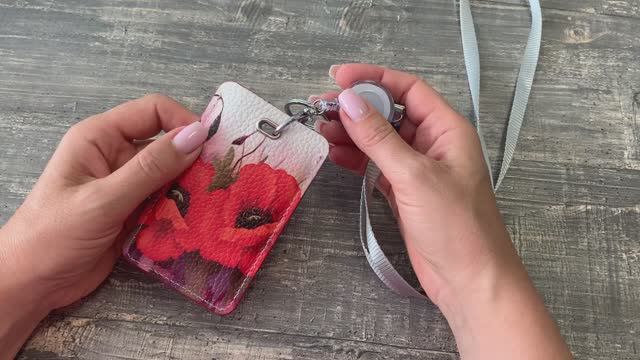 Обзор на чехол для бейджа, магнитной карты, пропуска, с изображением огненного мака Eshemoda