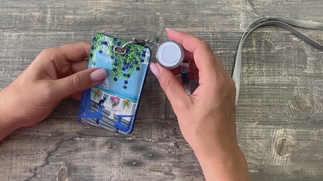 Обзор на чехол для бейджа, магнитной карты, пропуска, с изображением черного котика на берегу моря