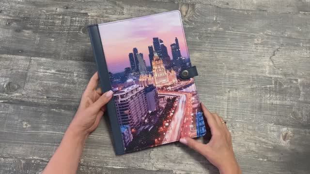 Обзор на папку для семейных документов из натуральной кожи с изображением Вечерней Москвы Eshemoda