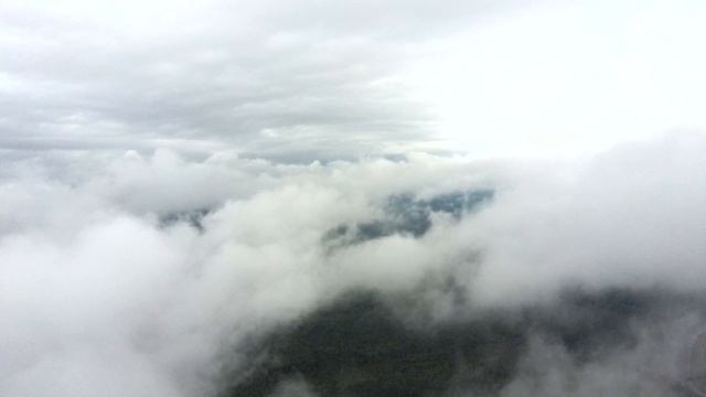 FIMI X8 SE над облаками