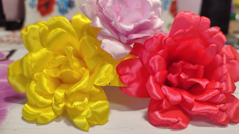 Кустовая роза - самая красивая и пышная роза. Часть 1: Цветок розы. Техника канзаши.