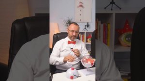 Почему зрачок у глаза черный?