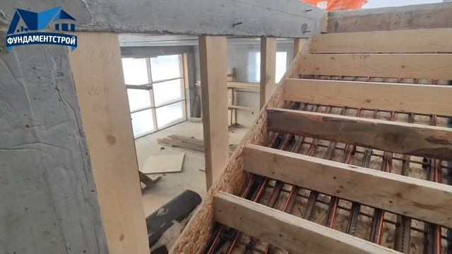 Заливка бетонной лестницы в доме из газобетона