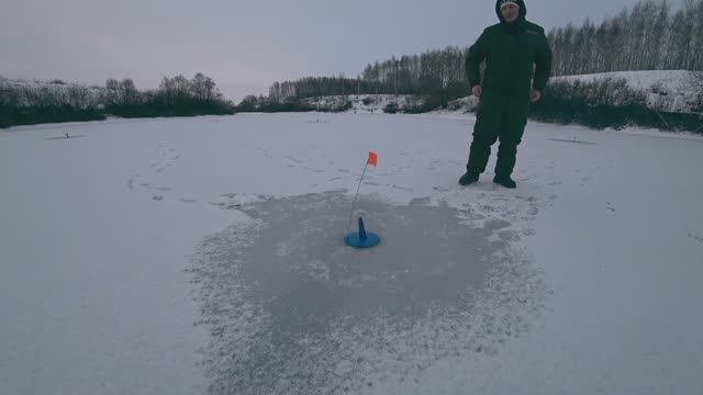 ПЕРВЫЙ ЛЕД. РЫБАЛКА НА ЩУКУ ЗИМОЙ