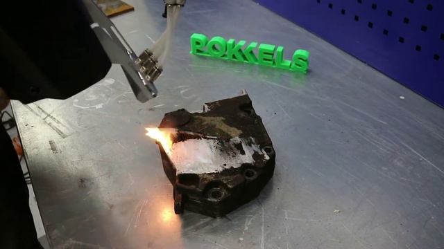 Лазерная очистка детали корпуса двигателя