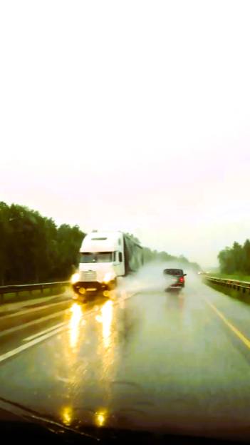 ТРАССА. ПОТОП! ВОДА ЧЕРЕЗ КРЫШУ.