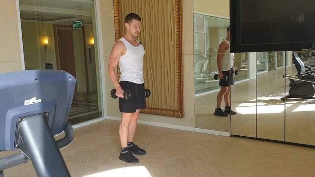 ВЫПАДЫ С ГАНТЕЛЯМИ. ТЕХНИКА ВЫПОЛНЕНИЯ УПРАЖНЕНИЯ / КАК ПОХУДЕТЬ / УПРАЖНЕНИЯ ДЛЯ ПОХУДЕНИЯ