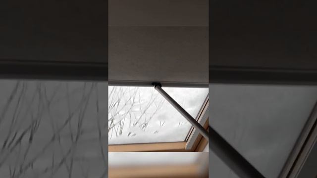 Рулонные шторы на мансардные окна (система ROOF), ткань Лен блэкаут