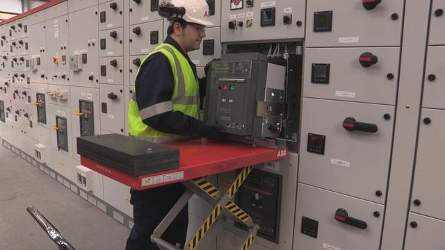 Тележка для установки-извлечения выкатного выключателя