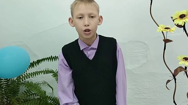 "Песня о маме" читает Макаров Николай