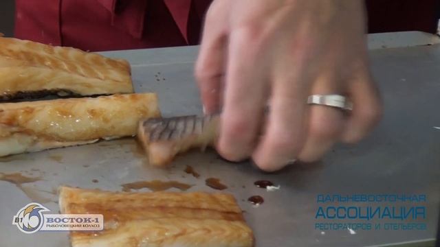 Печёный чёрный макрурус с овощами.