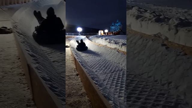 В Парке Победы катание с горки Никита