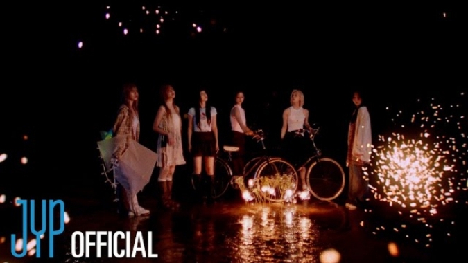 NMIXX "Love Is Lonely" Special Video