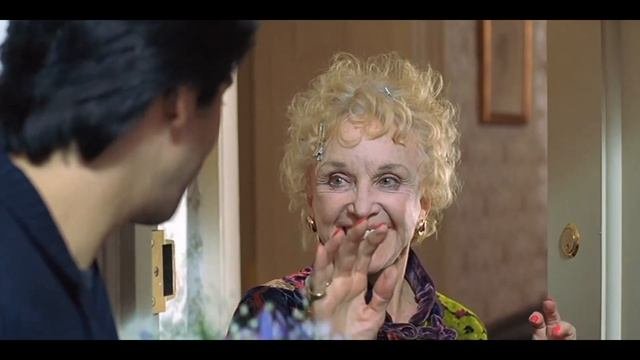 Пустила красивого незнакомца в свою душу, но цветы - это прикрытие.